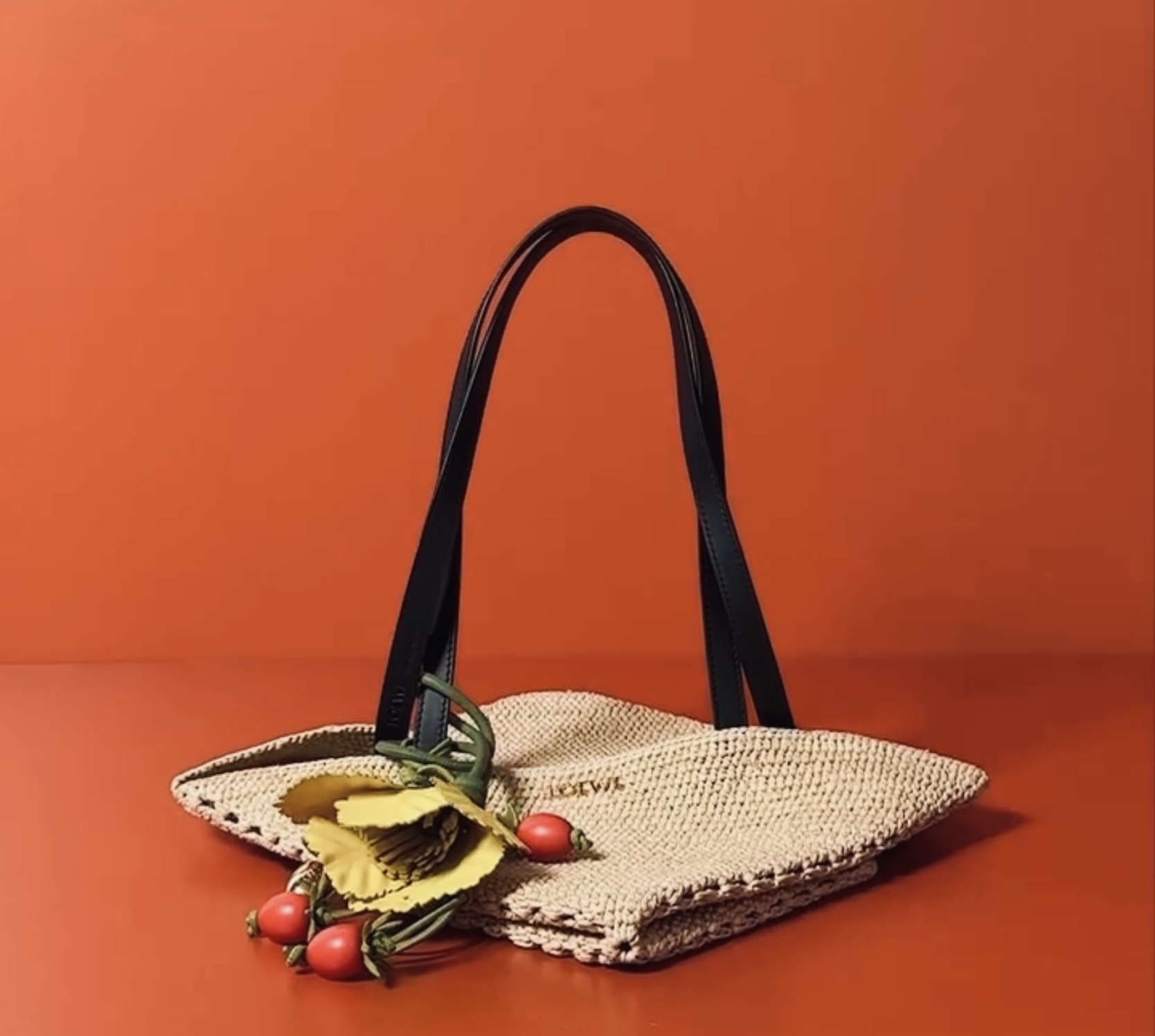 LOEWE ซัมเมอร์ 2025 ดีไซน์ใหม่ที่ยังคงจิตวิญญาณเดิม