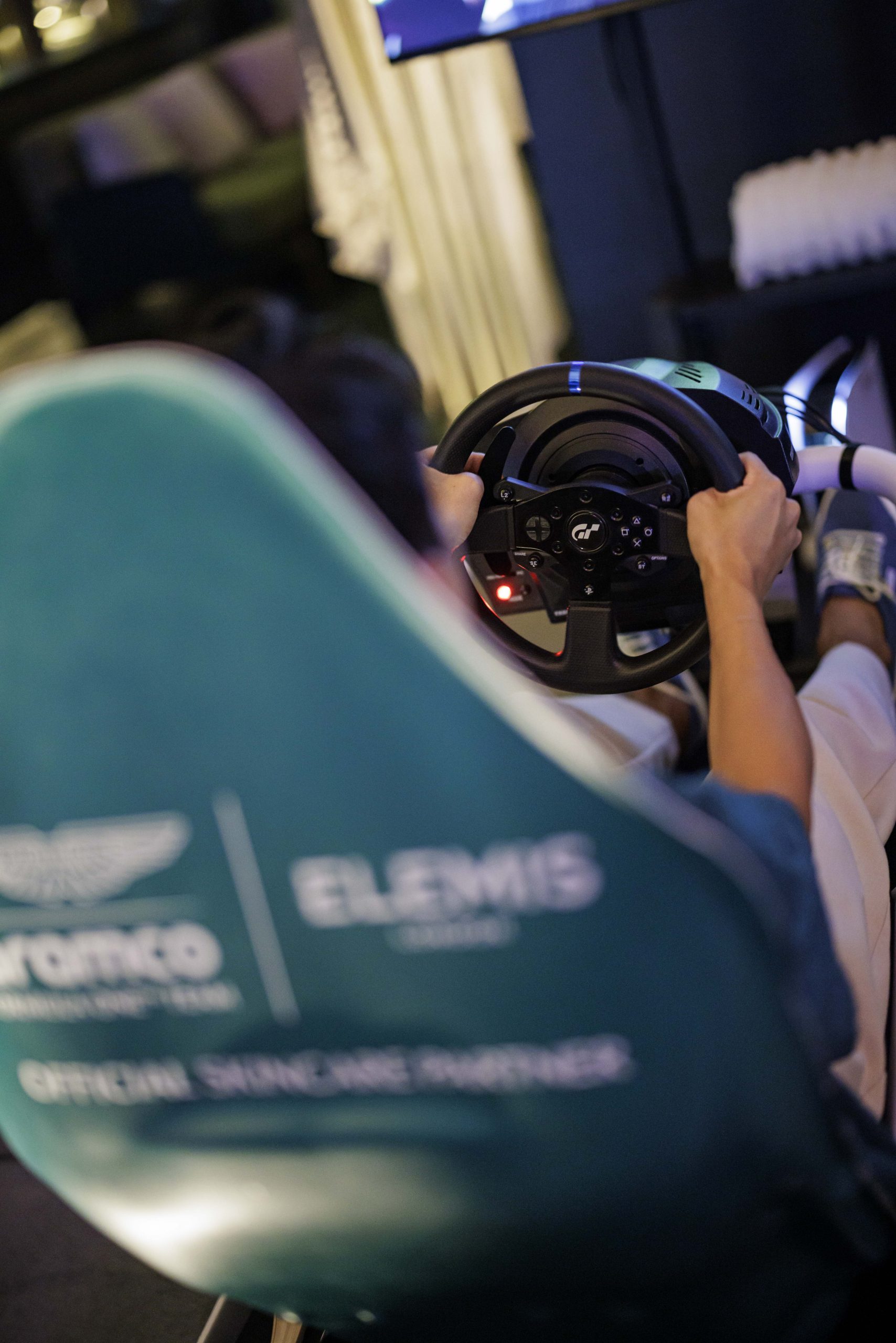 ELEMIS ผสานพลังความงามและความเร็วกับASTON MARTIN FORMULA ONE ...